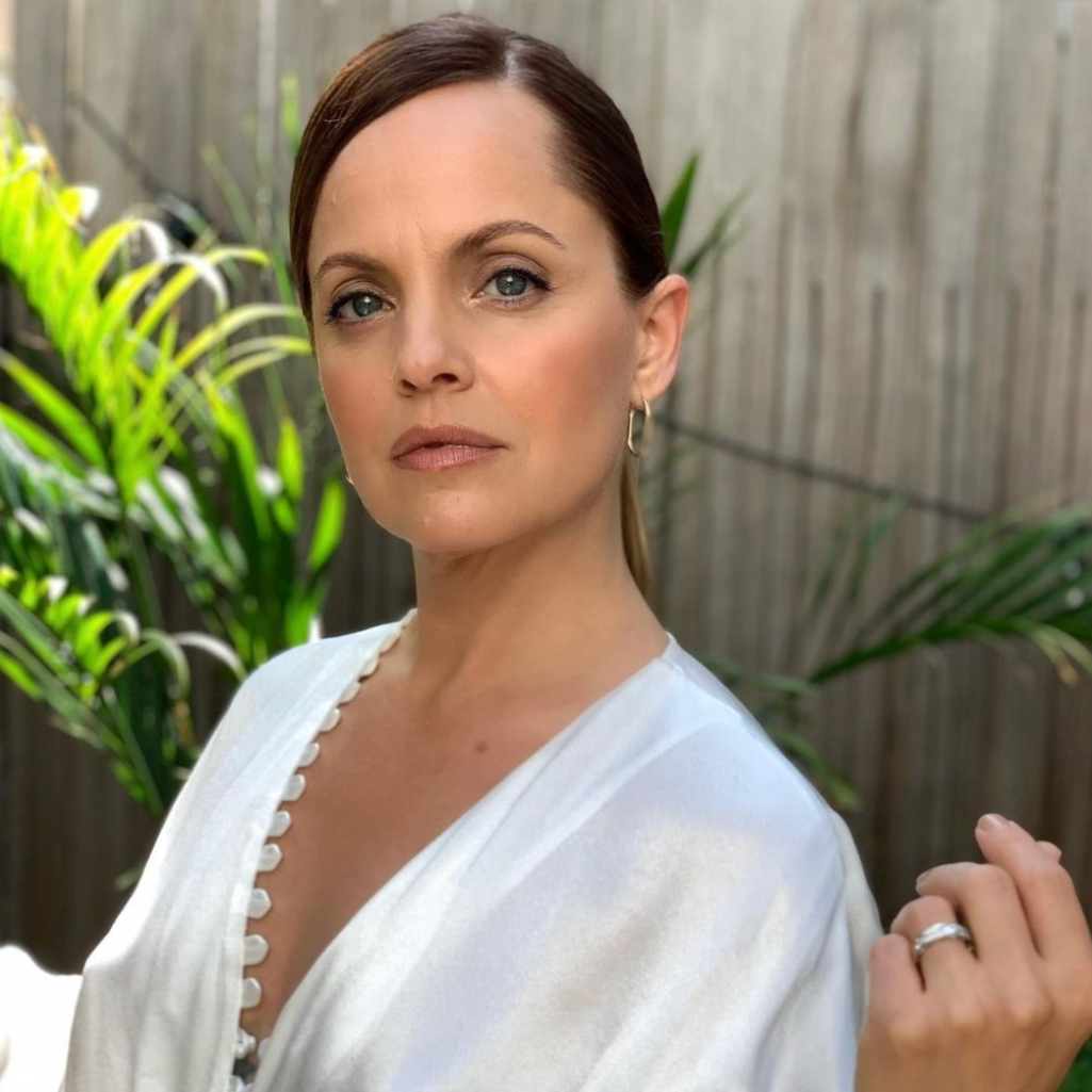 Η Mena Suvari αποκάλυψε τις συγκλονιστικές κακοποιήσεις που βίωνε για ...