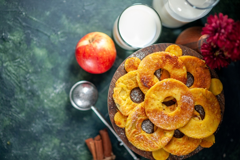 Ξέχνα το τηγάνι! Δες πώς να φτιάξεις τραγανές τηγανίτες μήλου στο air ...