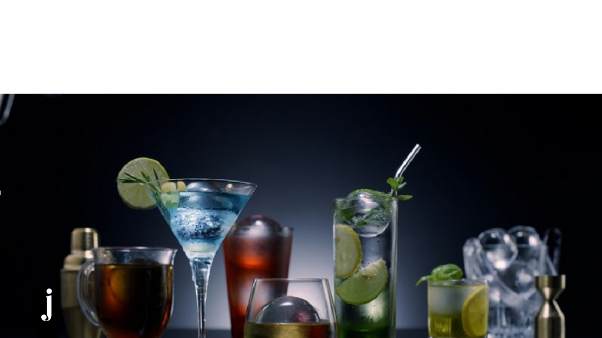Εντυπωσιακά cocktails με τα σφαιρικά παγάκια Craft IceTM του ψυγείου ...