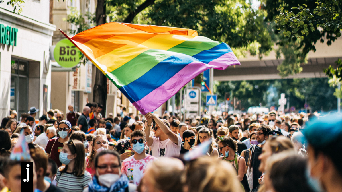 Pride Month: Πώς να στηρίξεις τα queer άτομα όλον τον χρόνο, κι όχι μόνο τον Iούνιο | Jenny.gr