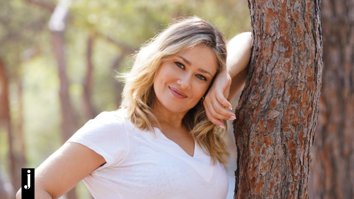 Η Ιωάννα Ασημακοπούλου μιλά στο JennyGr για το «Είμαι η Τζο», τη σειρά που διδάσκει φεμινισμό ...