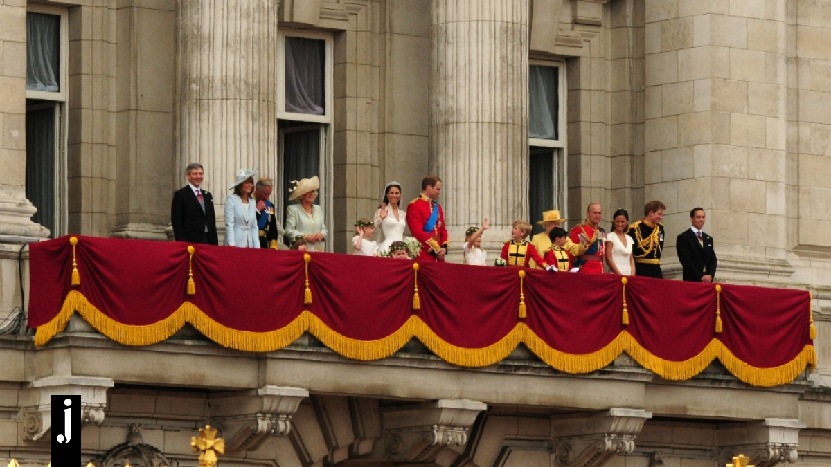 Dress Codes: Η έκθεση που θα μας ταξιδέψει στα "άδυτα" της βασιλικής ...