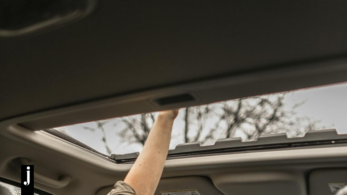 Τι ποινή αντιμετωπίζεις αν οδηγείς με τη μουσική στη διαπασών | Jenny.gr