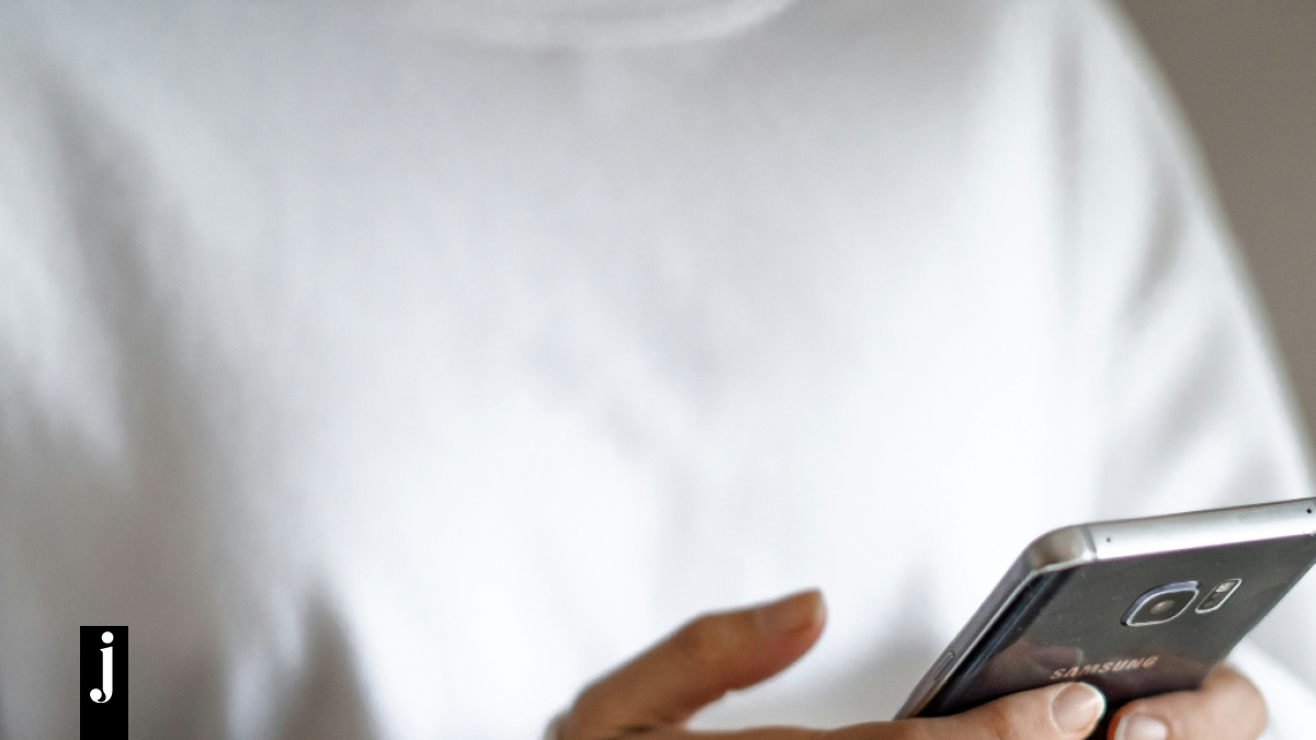 Από το πρώτο «Merry Christmas» του 1992 στα 25 και άνω δισεκατομμύρια SMS σήμερα | Jenny.gr