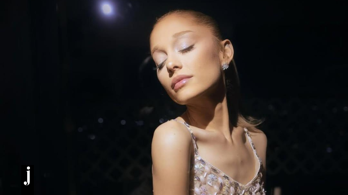 Η Αριάνα Γκράντε με vintage Chanel συνεχίζει το Glinda-core στυλ της ...