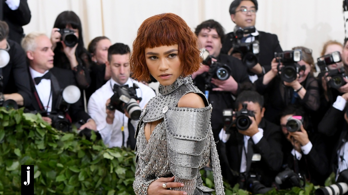 Castlecore: Το μεσαιωνικό trend που λατρεύει η Gen Z το 2025. Και είναι ...