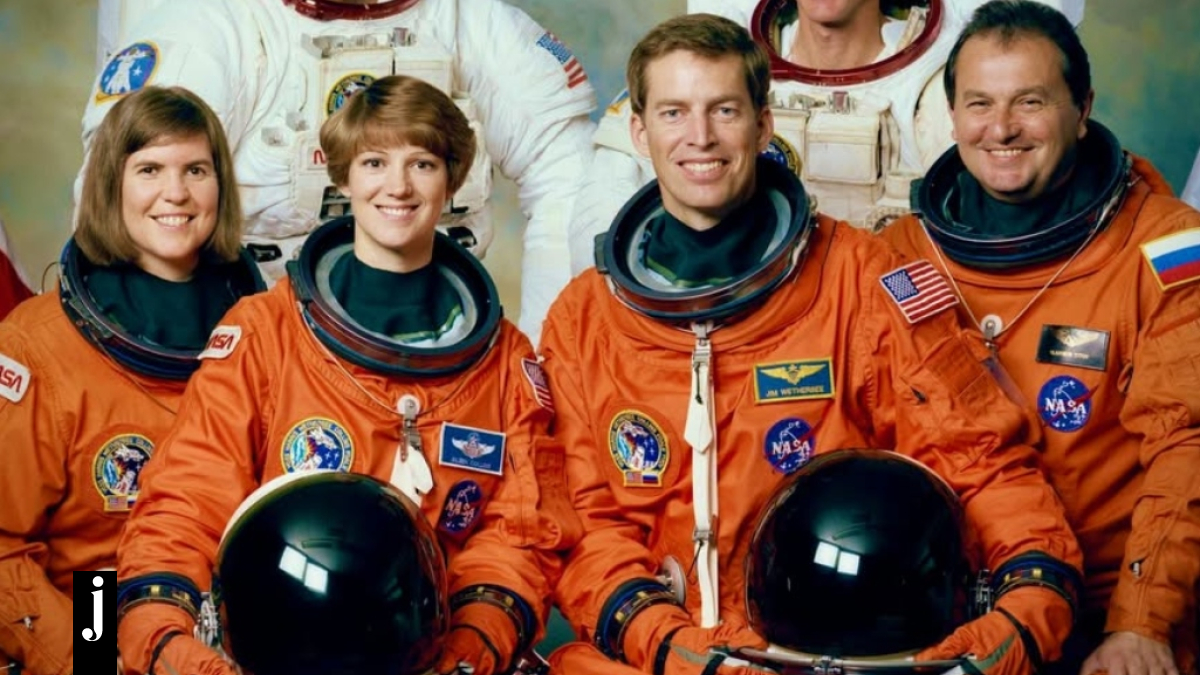 Spacewoman: Η ζωή της πρώτης γυναίκας που πιλόταρε και ηγήθηκε ...