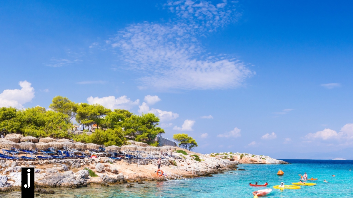 Ρωτήσαμε το Chat GPT ποιο είναι το πιο φθηνό ελληνικό νησί για διακοπές ...