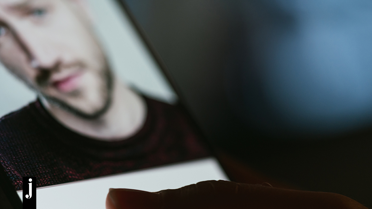 H Gen Z βρίσκει τον έρωτα στο Tinder και αποκαλύπτει πώς το κάνει ...