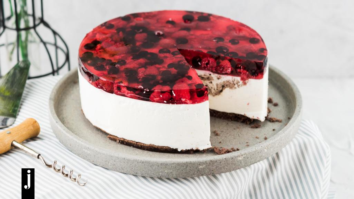 Αυτό το cheesecake με κακάο και βατόμουρα πρέπει οπωσδήποτε να το ...