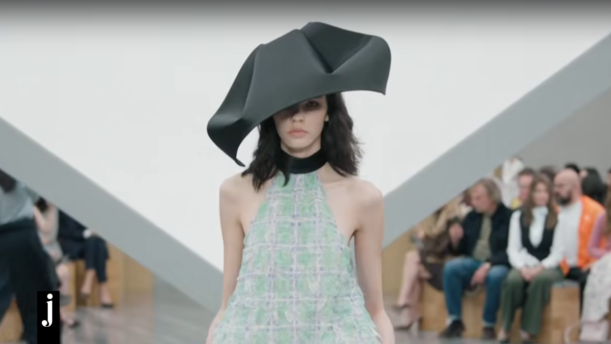 Dior: Ένα ποίημα του Λόρδου Μπάιρον και μια συλλογή ύμνος στη γυναικεία ...